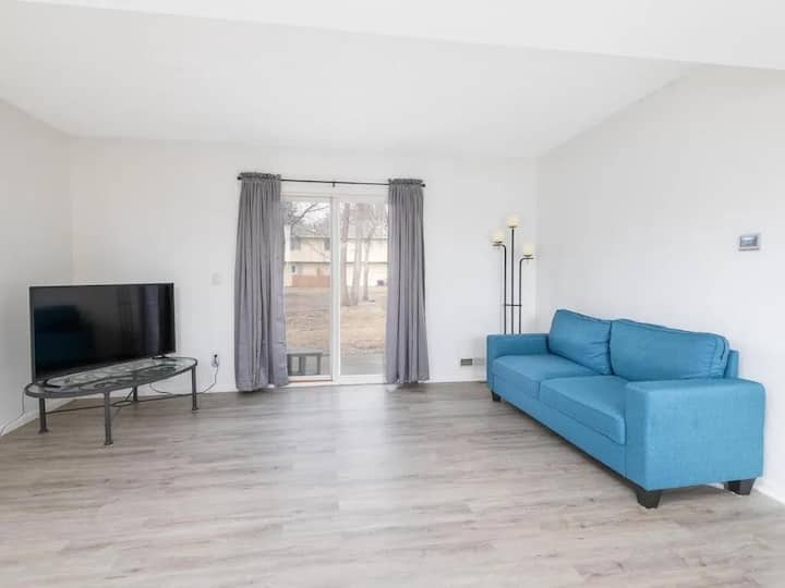 Home Away From Home - 3 Bedroom Townhouse - Lakeville, MN