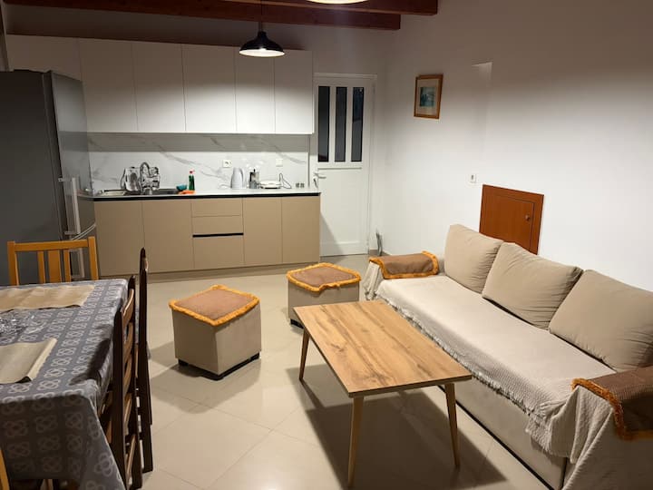 Hector Villa, Beautiful Maisonette By The Sea - Borsh