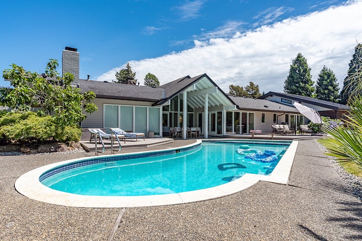4br Lux Home, Private Heated Pool, Open Concept - Kirkland, WA