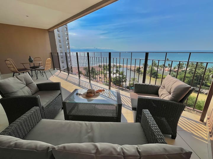 Beachfront Escape: Great Location, Unmatched Views - Puerto Vallarta