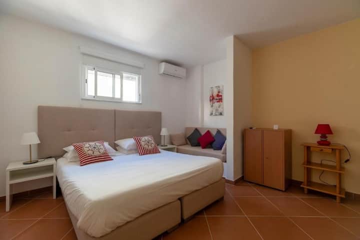 Manta Guest B&b • Family Room & Breakfast - Monte Gordo