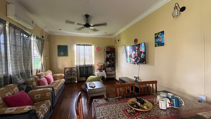 2 Br: Countryside Art Home, 15ms City, 3ms Airport - Kinarut