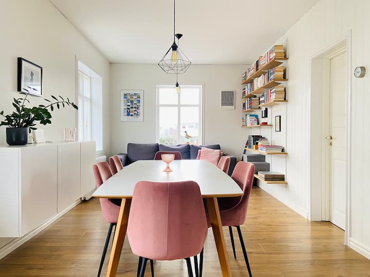 Quiet And Cozy Two-story Downtown Apartment - Reikiavik