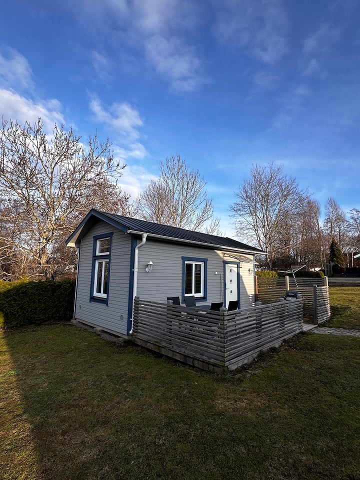 Well-equipped Cozy Detached House With Sun Deck - Motala