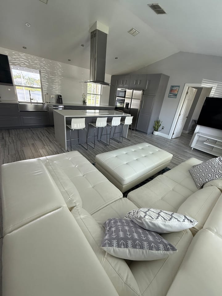 Game Room/heatedpool/piano Upscale Waterfront Home - St. Cloud, FL