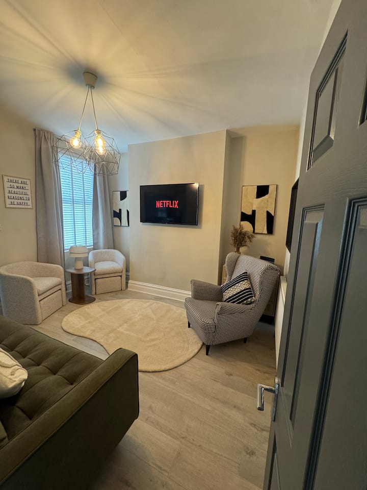 Recently Renovated,free Parking, Central Location! - Guernsey