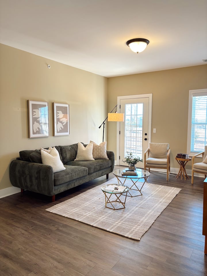 Sleeps 4! This Two Bedroom Apartment Is Located Just Outside Of Cookeville, Tn - Cookeville, TN