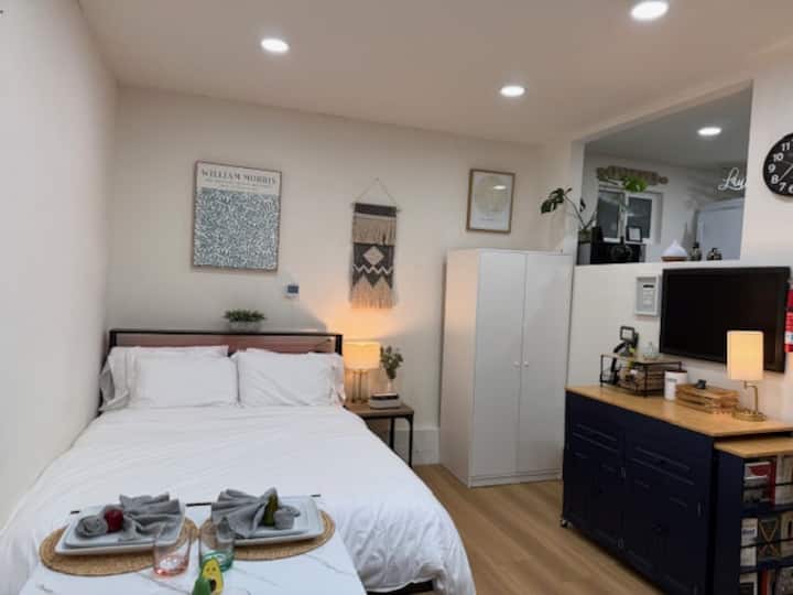 Quiet Ontario Stay • Near Airport & Shopping - Ontario, CA