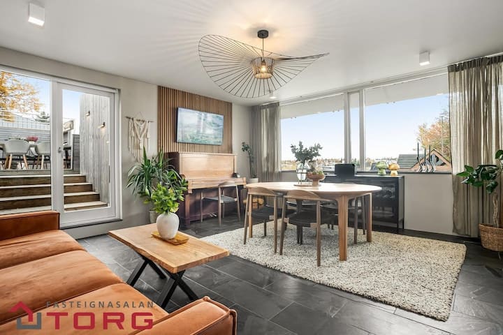 Oceanfront Retreat I 2br/2ba + Hot Tub On Viewdeck - Reykjavík