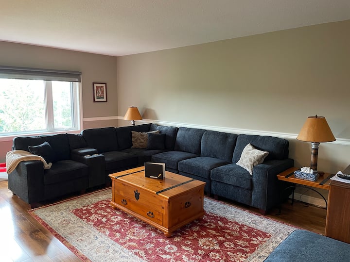 Beautiful Fully Renovated Condo On The Golf Course - Alberta