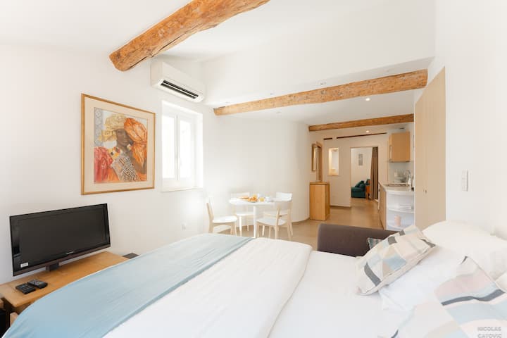 Petit Loft Lumineux Sous Les Toits Du Vieux Nice - Villefranche-sur-Mer