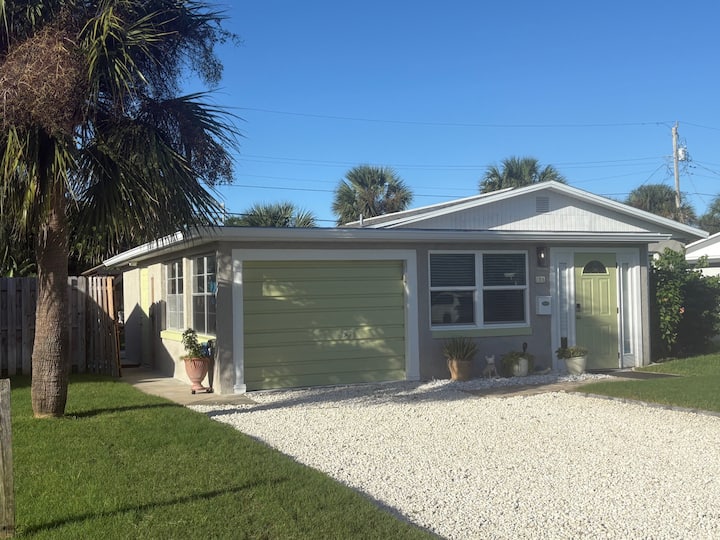 Beach Oasis- Pet Friendly - Ormond Beach, FL