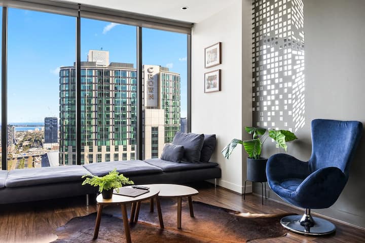 Stylish High Rise Apartment With City Views And Free Parking - Melbourne