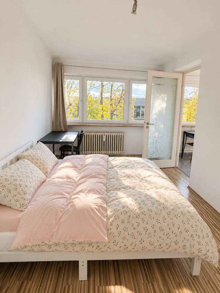 93 M² Großzügige 3-zimmer-wohnung - Regensburg