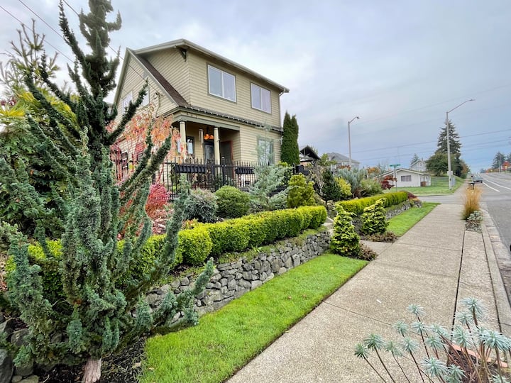 Charming Tacoma Craftsman - Tacoma, WA