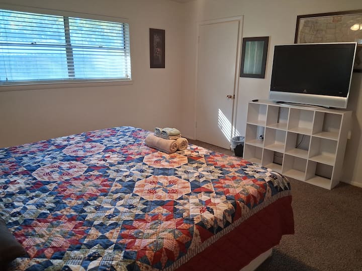 Royalty King Suite W/ Private Bath - Irving, TX