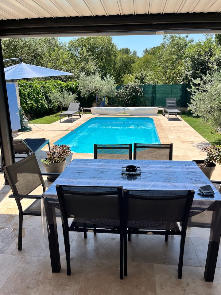 Charmante Villa Individuelle Avec Piscine Au Calme - Rousset
