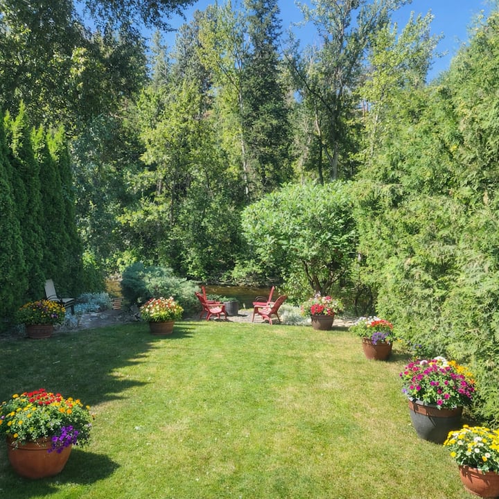 4 Bedroom Creekside Retreat In Midtown - Kelowna