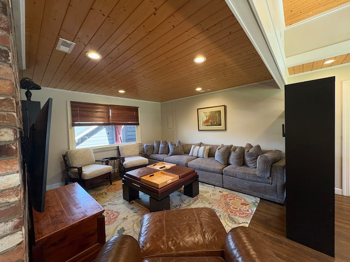 Spacious, In-town Hideaway - Easy Walk To Town - Highlands, NC
