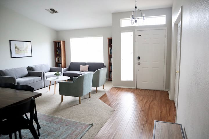 Spacious & Spotless- Close To Everything! - Mesa, AZ