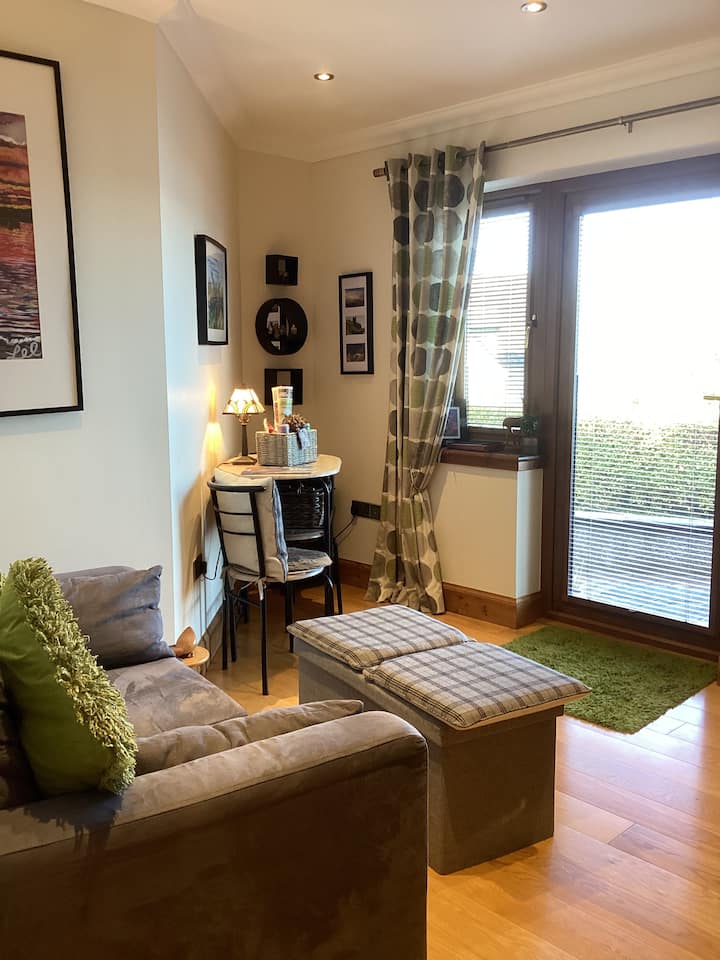 Ground Level Apartment, Patio, Seaview & Parking - Oban