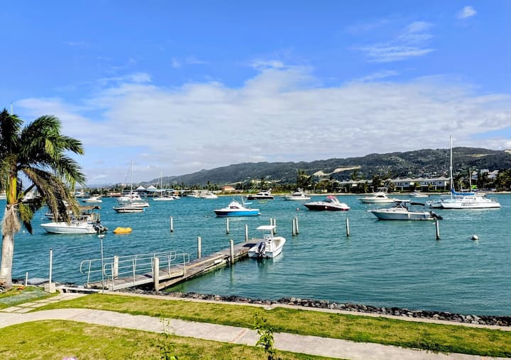 Peaceful Waterfront 2br Apt-seawind-on-the Bay - Montego Bay