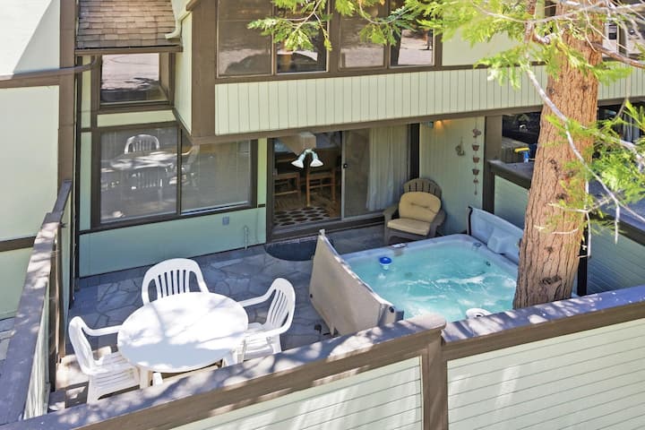 Steps From Summit Ski Lifts! Private Hot Tub! - Big Bear Lake, CA