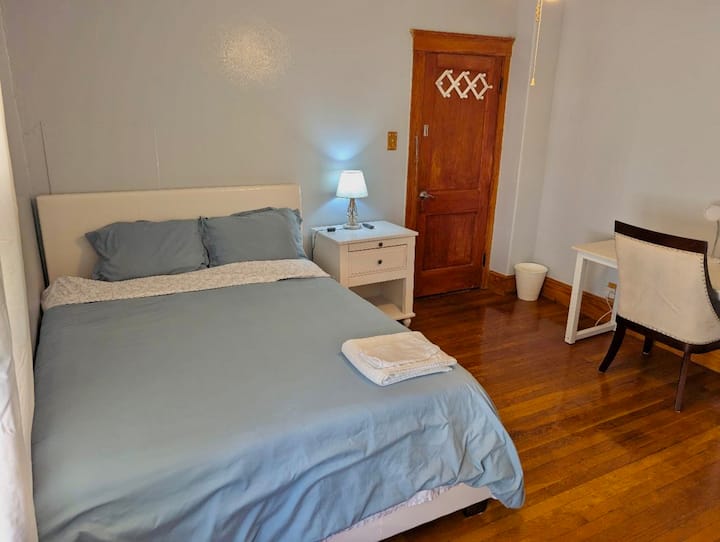 Comfortable And Clean House Near Arnold Arboretum - Boston, MA