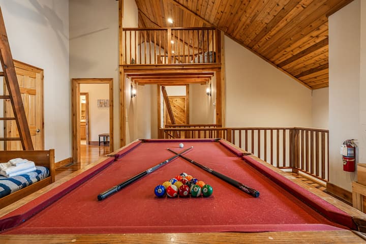 Cabin W/ Theater, Sauna, Hot Tub & Bar - Banner Elk, NC