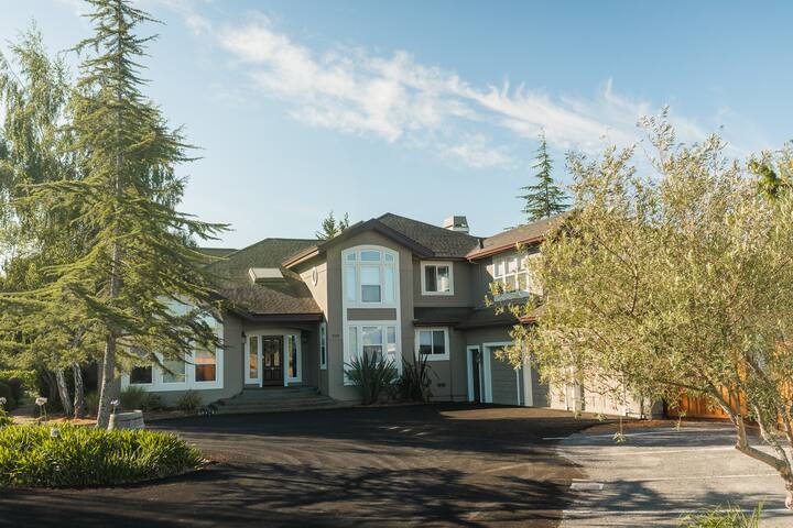 Kanzler | Vineyard House With Hot Tub & Pool - Sebastopol, CA