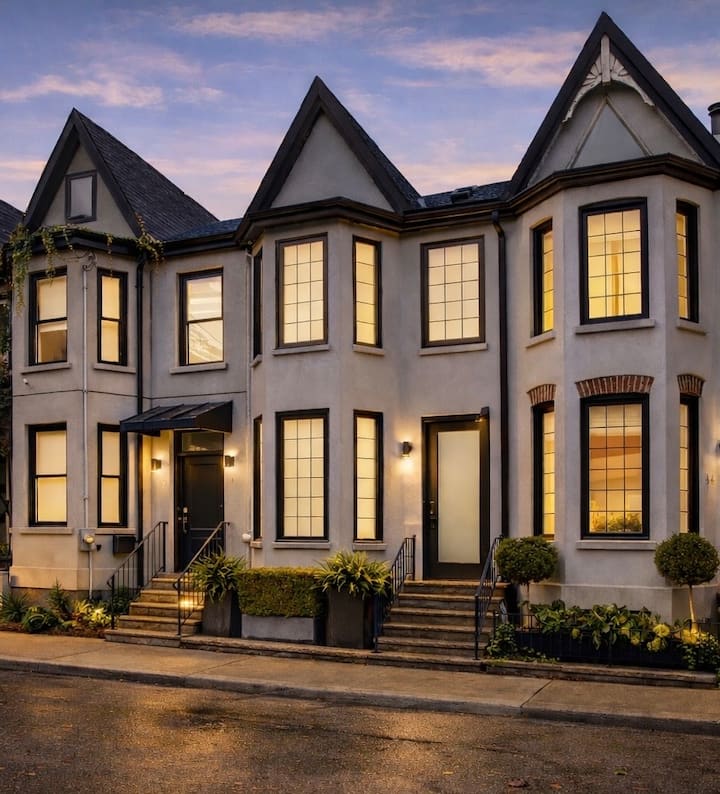 Stylish 1870s Home Near Distillery District & Old Toronto - Toronto
