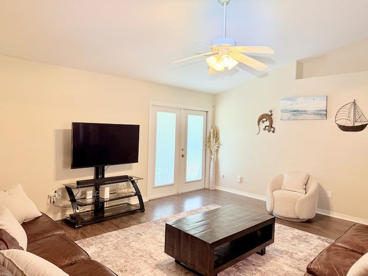 5 Minutes From Navarre Beach, Family Friendly - Navarre, FL