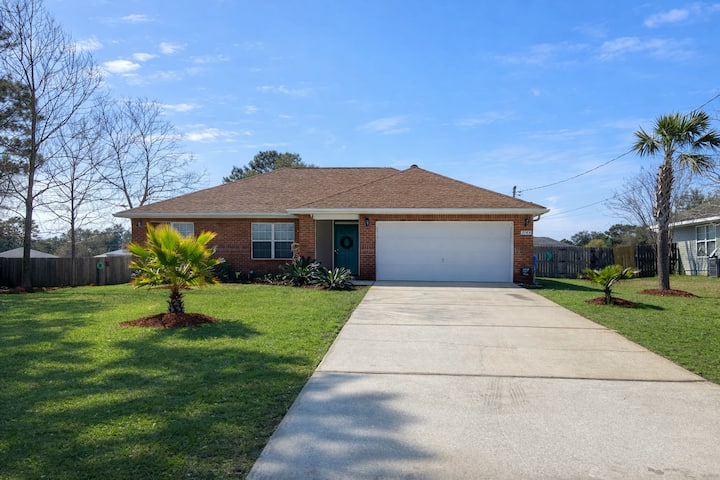 3br Coastal Retreat | Huge Yard Near Beach - Navarre, FL