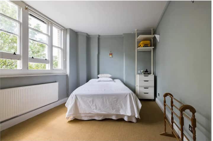 Peaceful Bedroom In Chic Sanctuary - Hackney - London