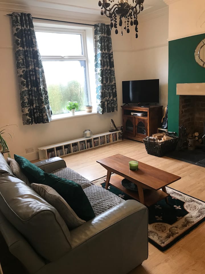 2 Bed Victorian House
Close To L&b Airport - Bradford