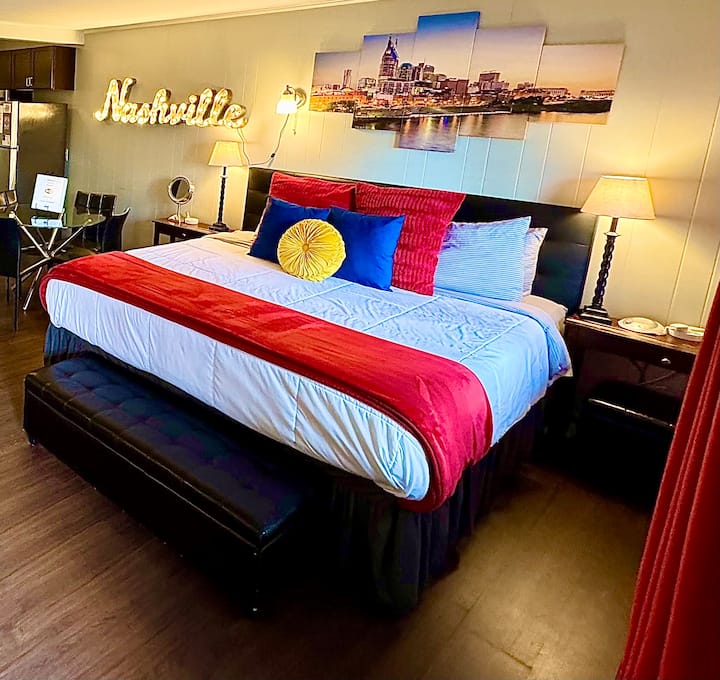 2 Mi To Broadway| Kingbed |Freepark| Pool | Geodis - Nashville, TN