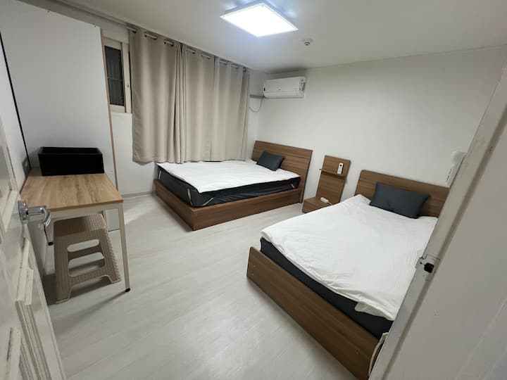 [Yuz House]2room 3bed, 8min From Hongik Univ. Stn - Seoul