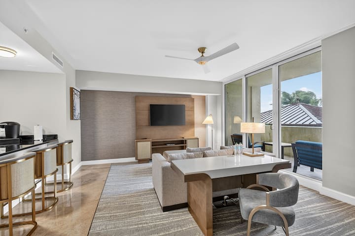 Resort Lagoon Pool View Suite #414 - Juno Beach, FL