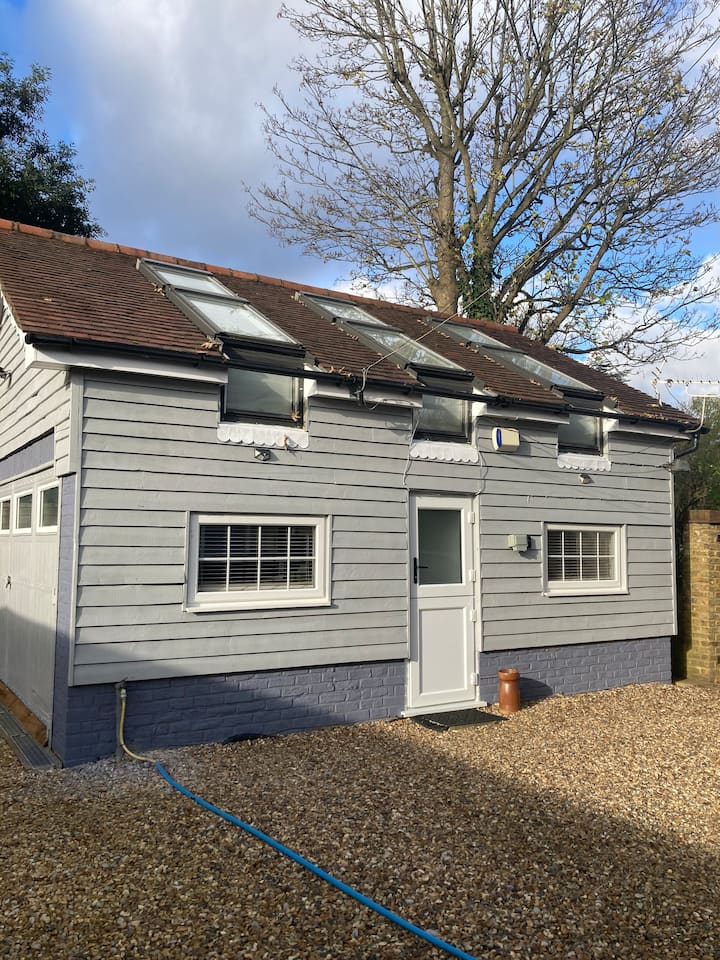 Sunbury On Thames With Access To Riverside View - Hampton