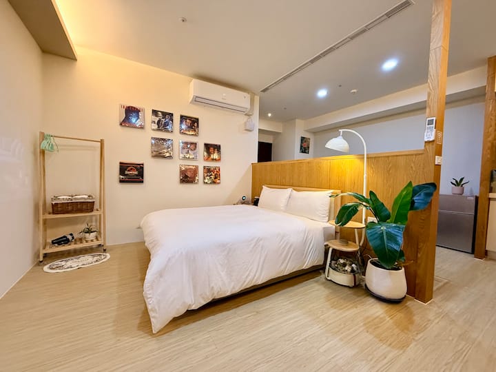 〈輕旅湯屋〉房內有泡湯池 頂樓無邊際泳池  高樓層無敵夜景山景海景  免費平面停車位 自助入住 - Yilan County