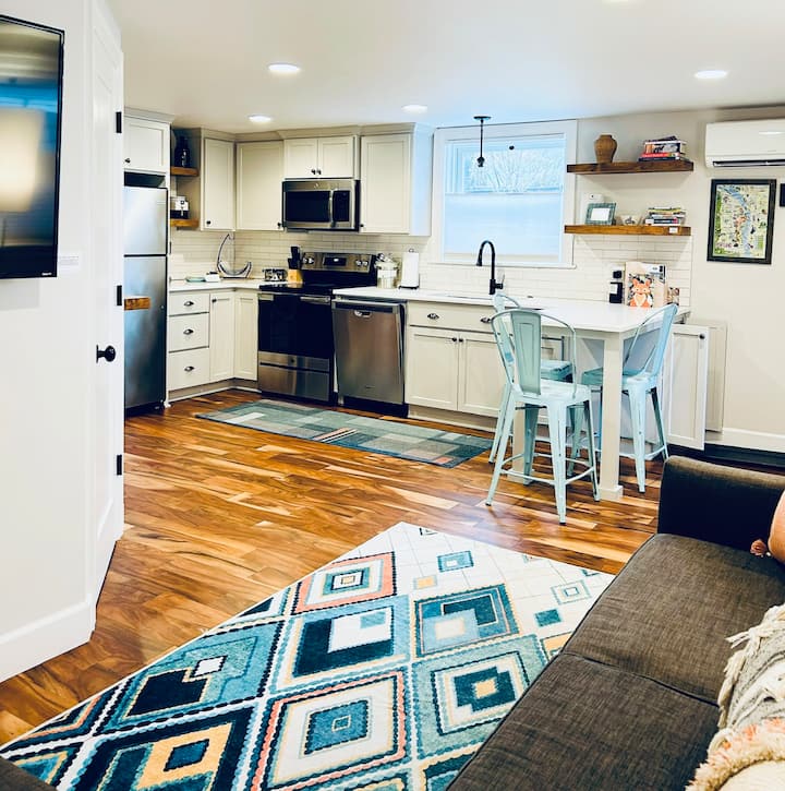 Deluxe 5★ Guest House ❤️ Close-in Convenience - Portland, OR