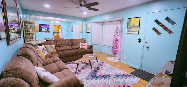 That 60's Place -By Opry, Airport & Downtown-86"tv - Percy Priest Lake, TN