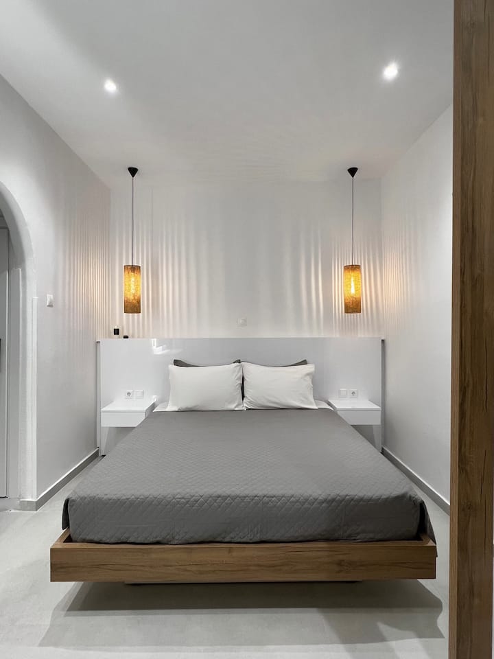 Thomas Apartment 1 - Paxos