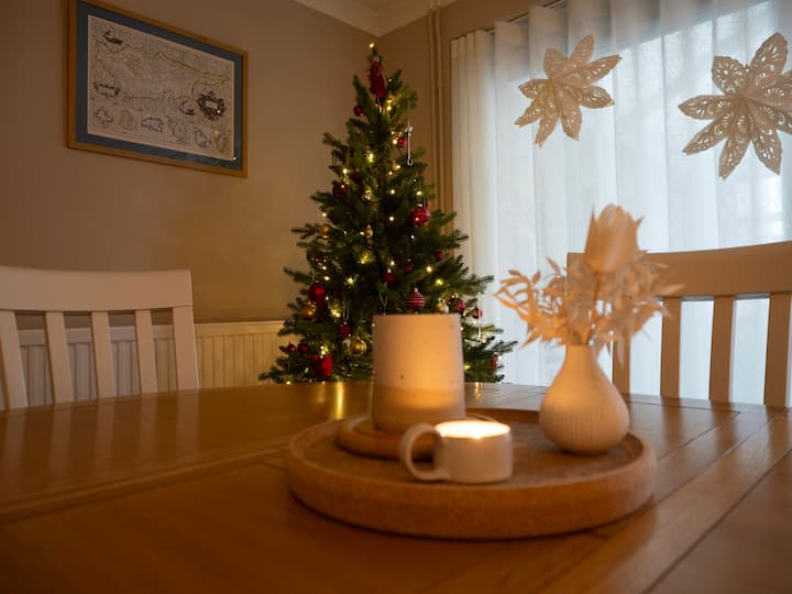 Work & Family Friendly – Free Wi-fi + Parking - Chippenham