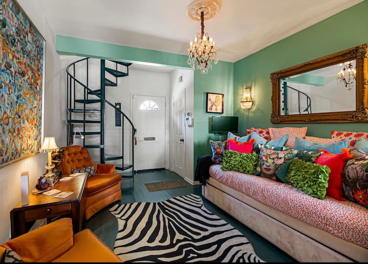 “Savor The Romance”
Private Balcony
Historic Home - Savannah, GA