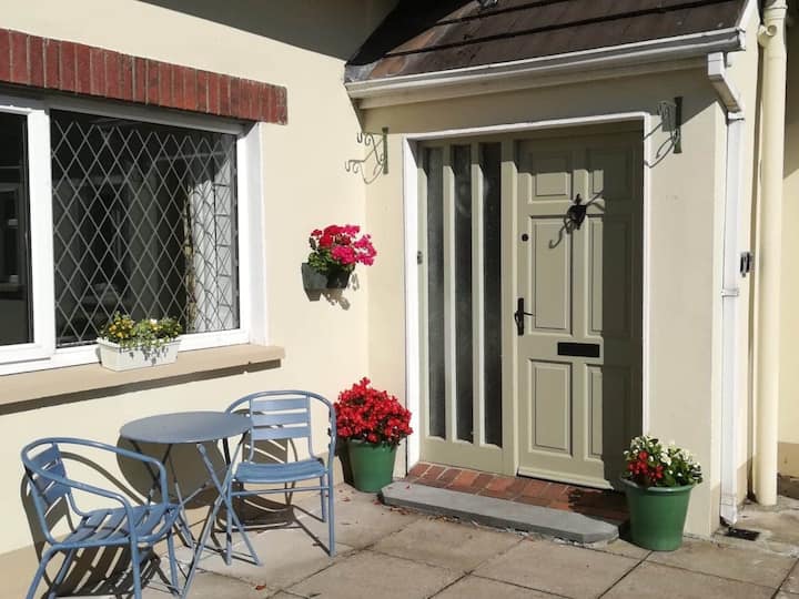 Ground Floor Private Apt. With Parking - Killarney
