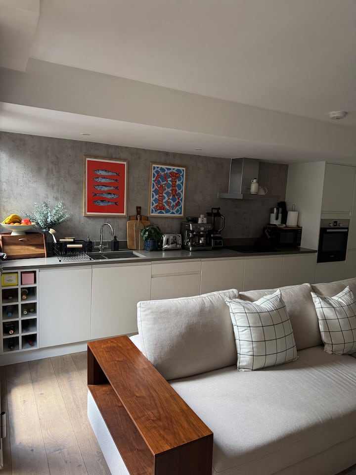 Stylish Split-level Flat | 1 Min To Train | Patio - Thames Ditton