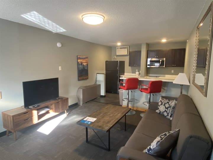 Suite 211 - 1br With King Bed And A Kitchen, 2nd F - Rapid City, SD