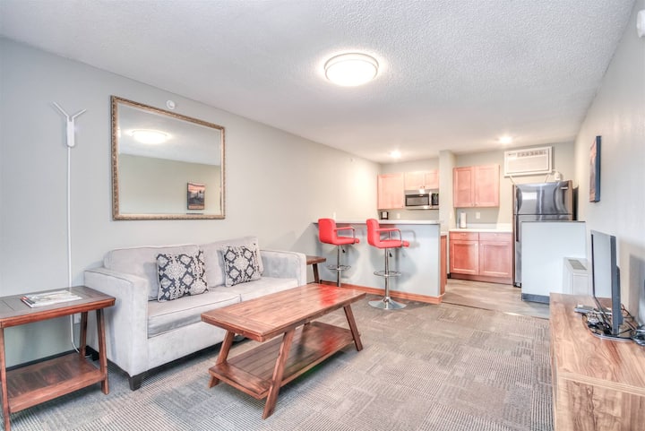 Suite 217 - 1br Apartment, King Bed, 2nd Floor - Rapid City, SD