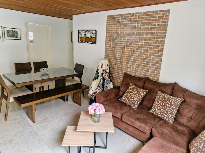 Cozy And Quiet Apartment Near Transmilenio - Cota